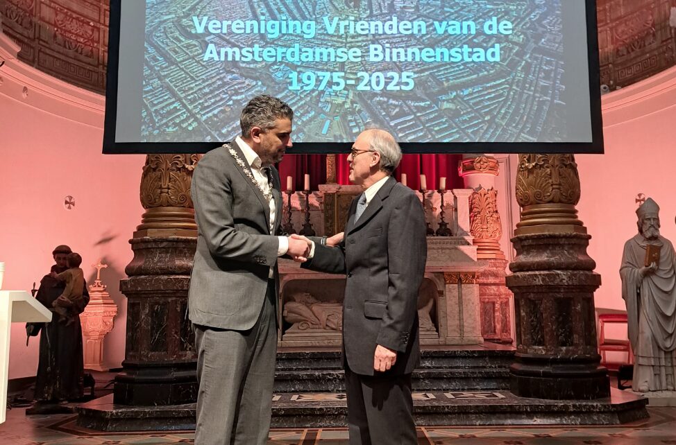 Schoonenberg krijgt koninklijke onderscheiding - Jonet.nl